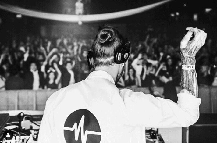 What Makes a Great DJ: An In-Depth Look at Skilled DJ Traits